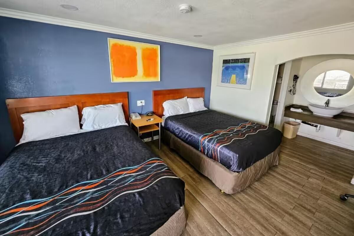 Centrally Located Studio W/ Modern Setup  Queen Bed + Work Desk Included - Ridgecrest, CA