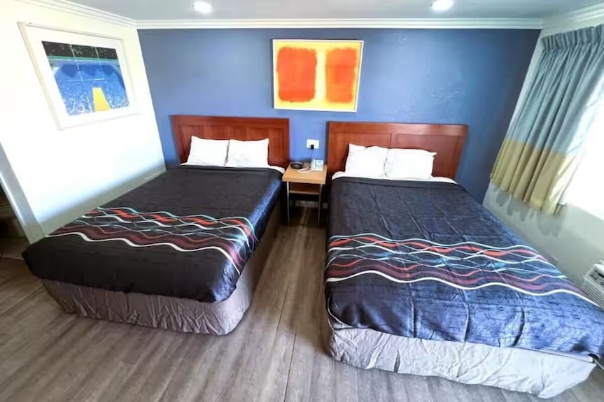 Relaxed Room W/ Queen Beds + Kitchenette, Perfect For Extended Stays - Ridgecrest, CA