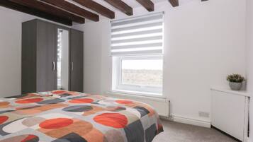 2 quartos, com decoração personalizada, com mobília individualizada