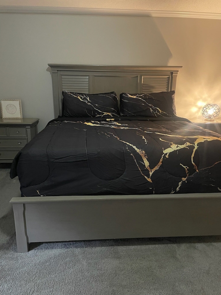 Maison Gris Terrific 4-bedroom house with AC in vibrant Atlanta, Ga ...