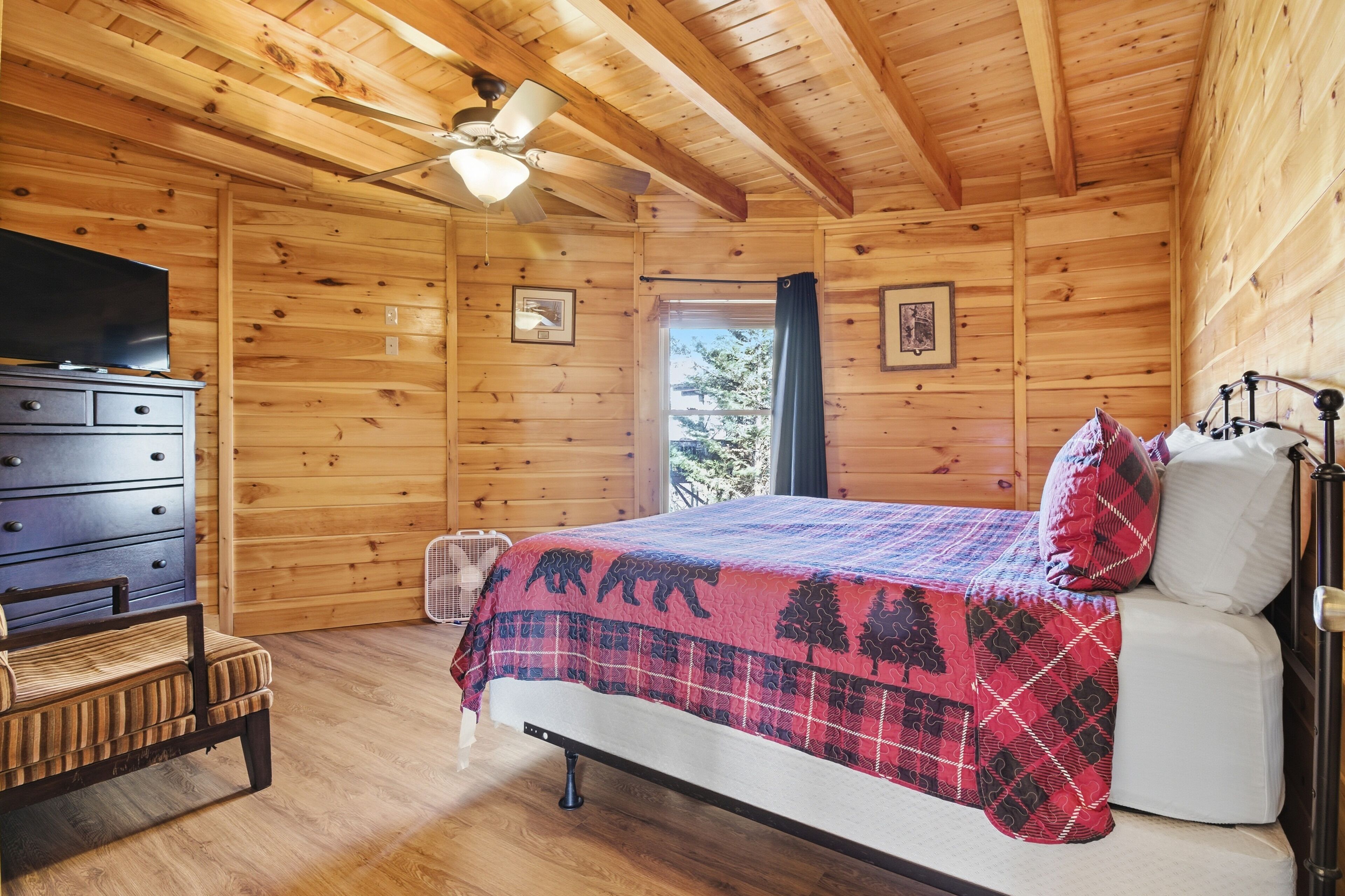 Cabana de Madeira Executiva, 2 quartos, banheira de hidromassagem grande, vista para a montanha | Com decoração personalizada, com mobília individualizada 