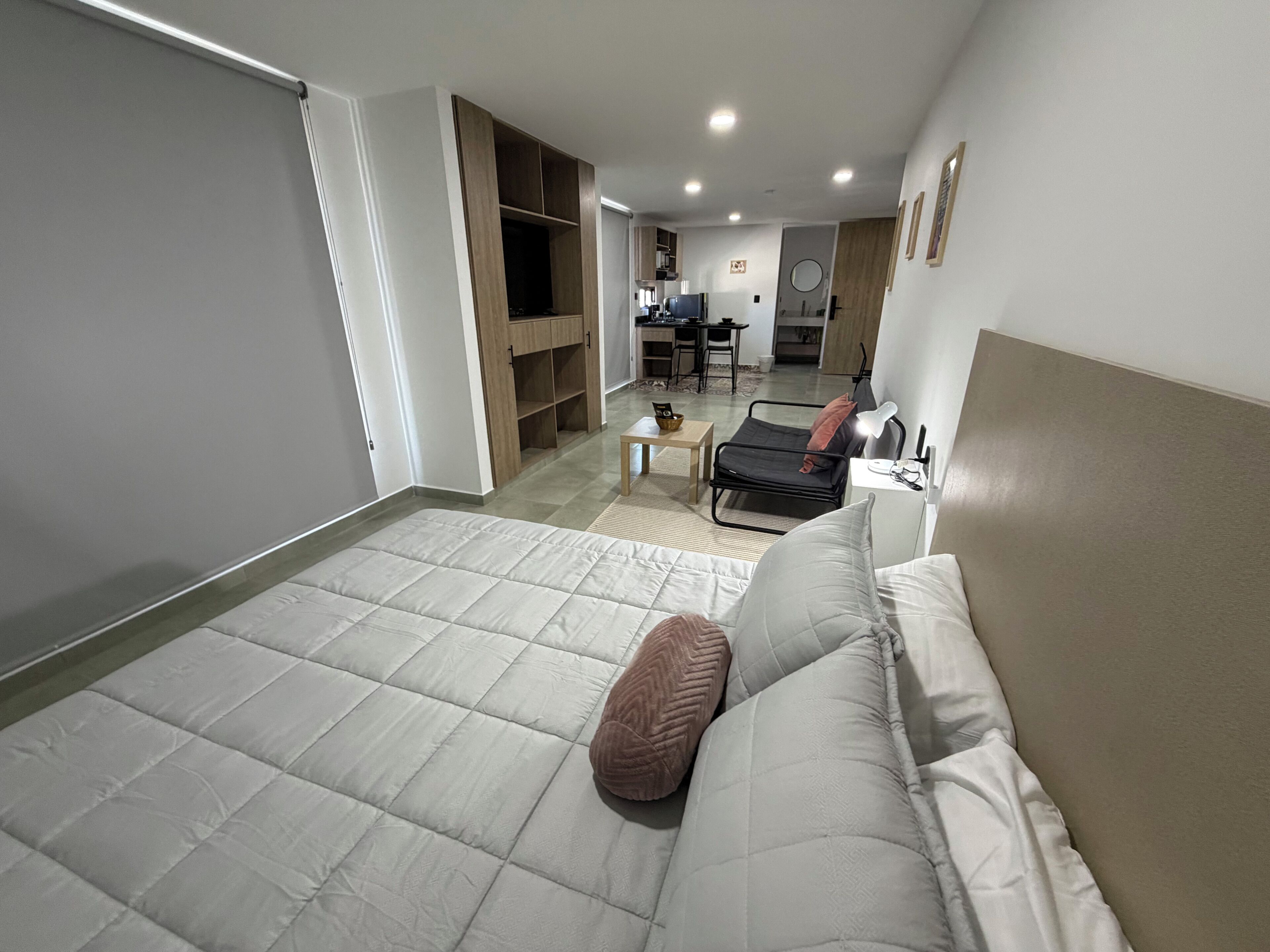 Estúdio básico, vista para a cidade | Escrivaninha, espaço de trabalho para notebook, Wi-Fi de cortesia