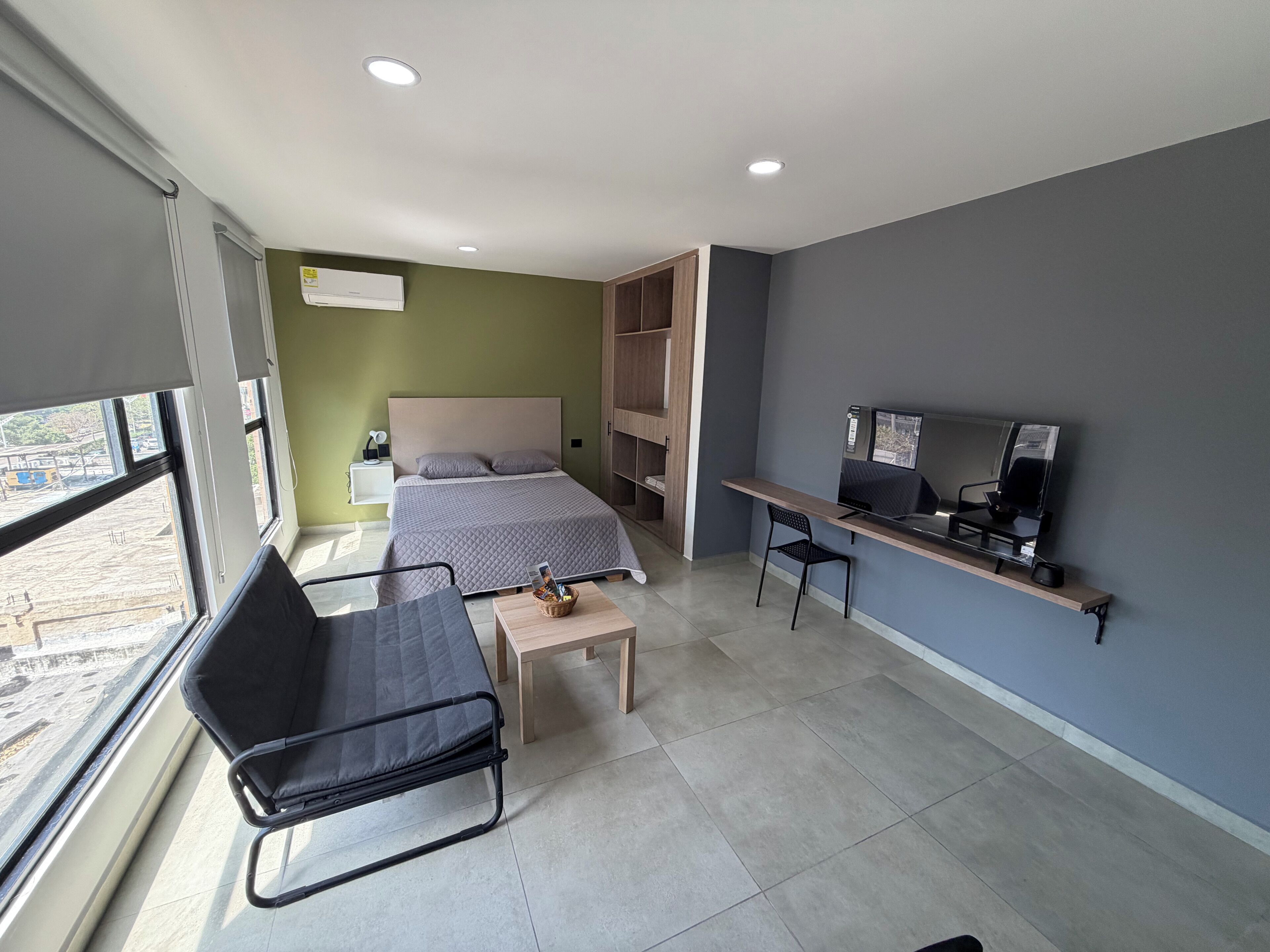 Escrivaninha, espaço de trabalho para notebook, Wi-Fi de cortesia