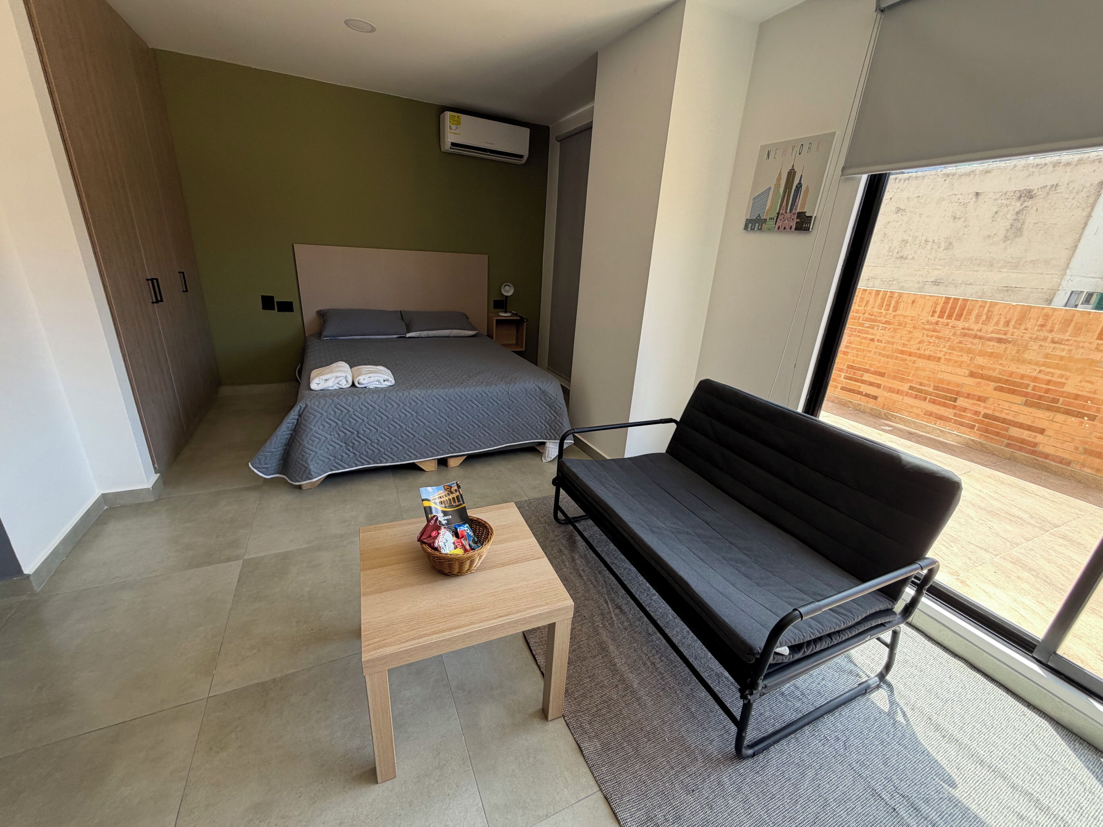 Escrivaninha, espaço de trabalho para notebook, Wi-Fi de cortesia