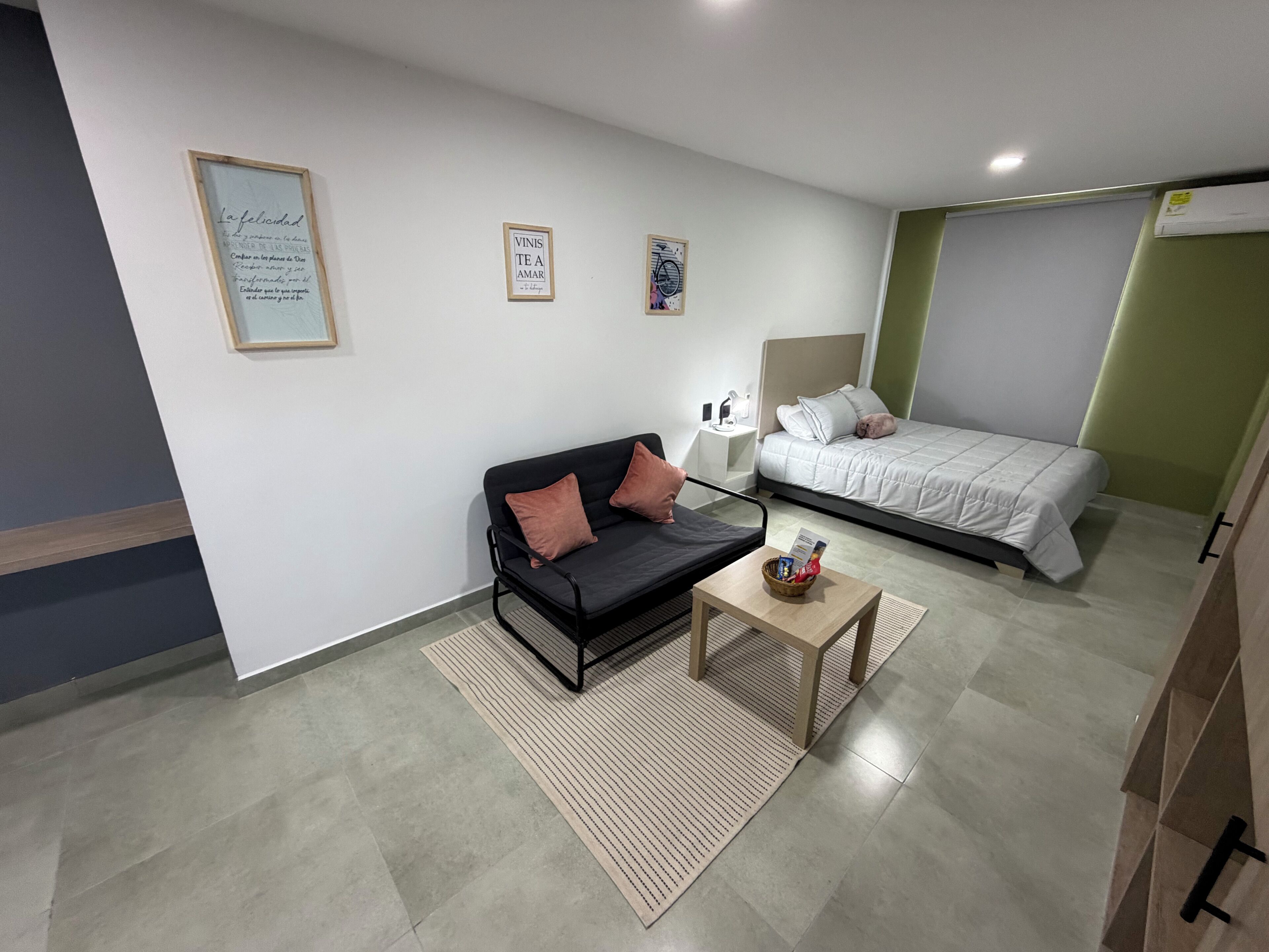 Escrivaninha, espaço de trabalho para notebook, Wi-Fi de cortesia