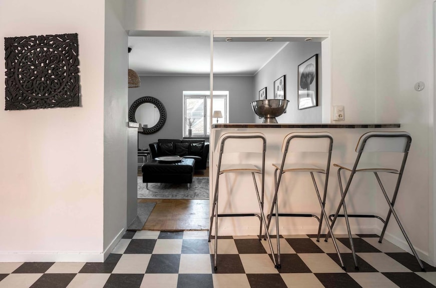 Spacious And Central Newly Renovated Apartment - Visby