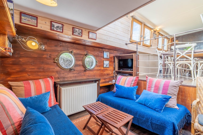 Haricot Noir Houseboat On The Canal Du Midi With Private Waterside Terrace - Béziers