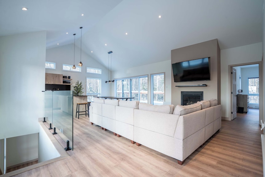 Spa, Pool Table & Comfort | Chalet Le Barista - Laurentides