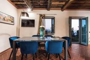 Garden View Apartment - Private Garden, Stunning Views over Lucca ...