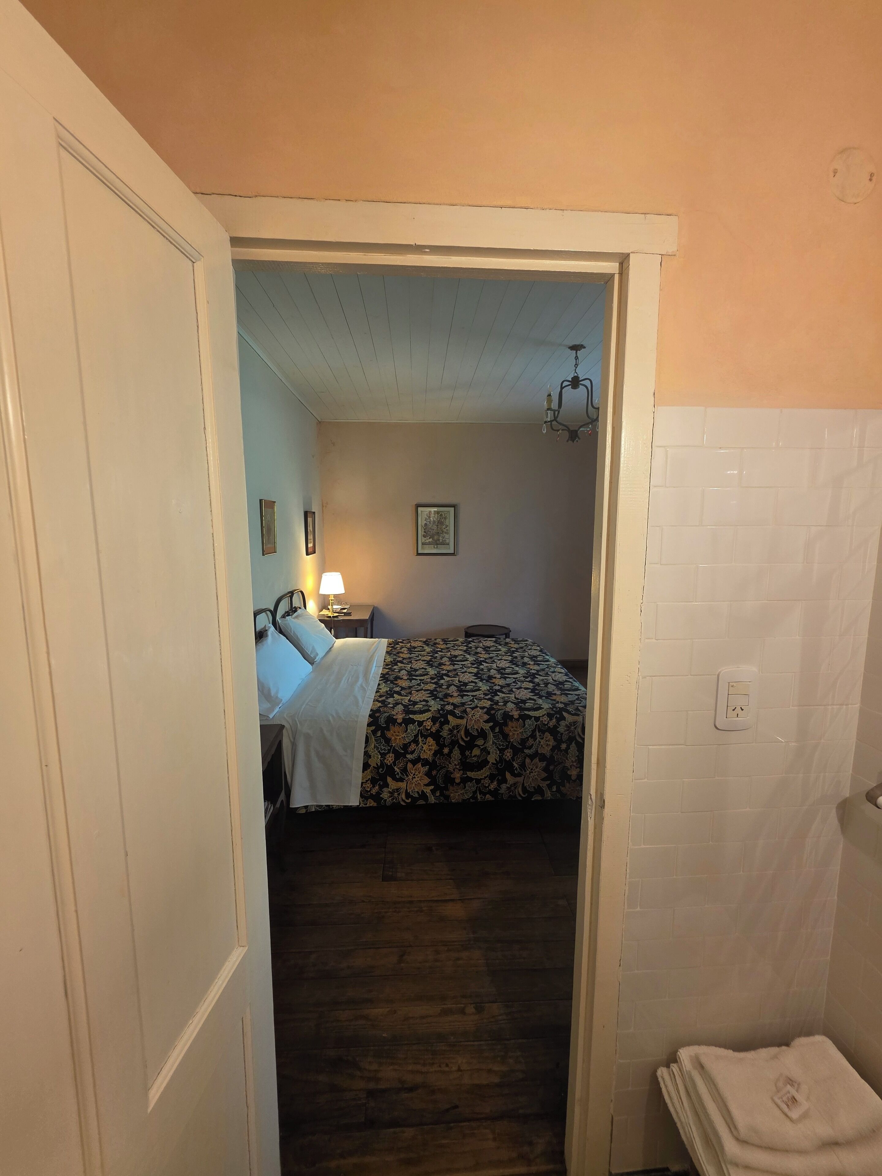 Quarto Duplo ou Twin Standard, pátio, vista para o jardim | Wi-fi grátis 