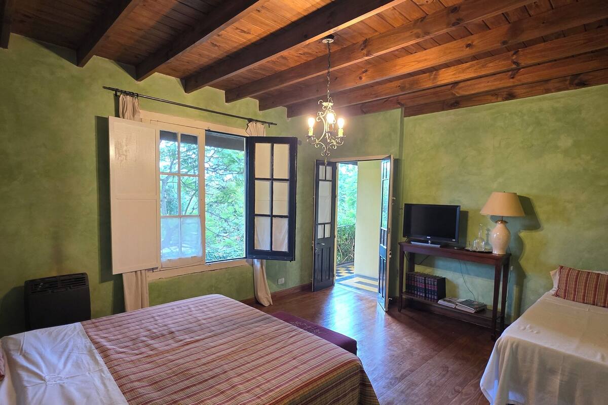 Quarto Triplo Standard, pátio, vista para o jardim | Wi-fi grátis