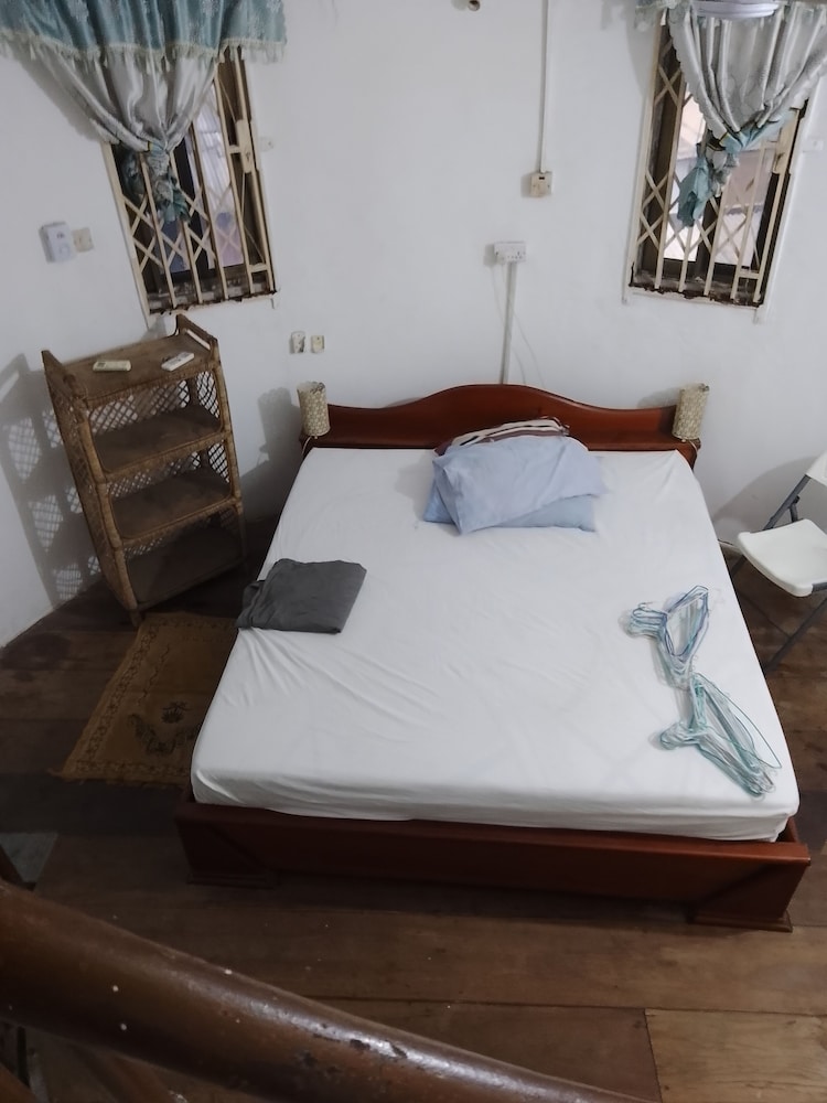Wonderful 1-bedroom house with AC in vibrant Accra Coco beach Reviews ...