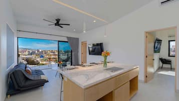 Apartamento Panorâmico em Condomínio Fechado, 2 quartos, Vista para a cidade | Cofre no quarto, ferro/tábua de engomar, Wi-fi grátis