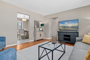 Updated home, close to MPLS & St Paul Pets welcome Reviews, Deals ...