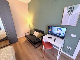 Apartamento, 2 quartos, casa de banho privativa | Minibar, secretária adequada para computadores portáteis 