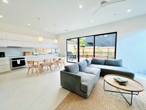 Beautiful new designer 4-bedroom house 1 block from beach and surf in ...