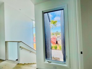 Beautiful new designer 4-bedroom house 1 block from beach and surf in ...