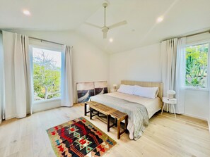 Beautiful new designer 4-bedroom house 1 block from beach and surf in ...