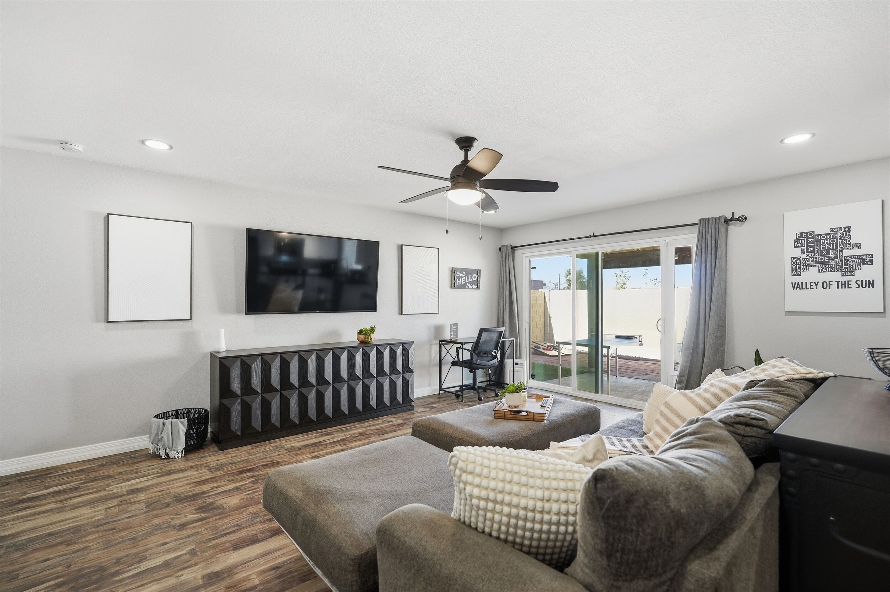 Central, Pet-friendly, Pool Access: Tempe Townhome - 坦佩