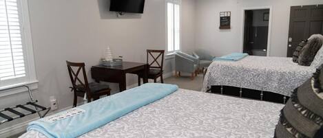 Quarto casal luxo, vista para a montanha | Quartos à prova de som, ferros/tábuas de passar roupa, Wi-Fi de cortesia