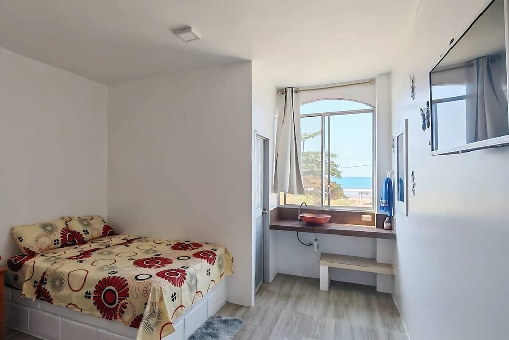 Cali Hotel In Montanita Beach - Santa Elena