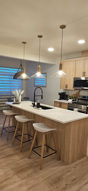 BN 3BR Full Home|Near Airport|WEM|Keswick|Sleeps 8 Reviews, Deals ...