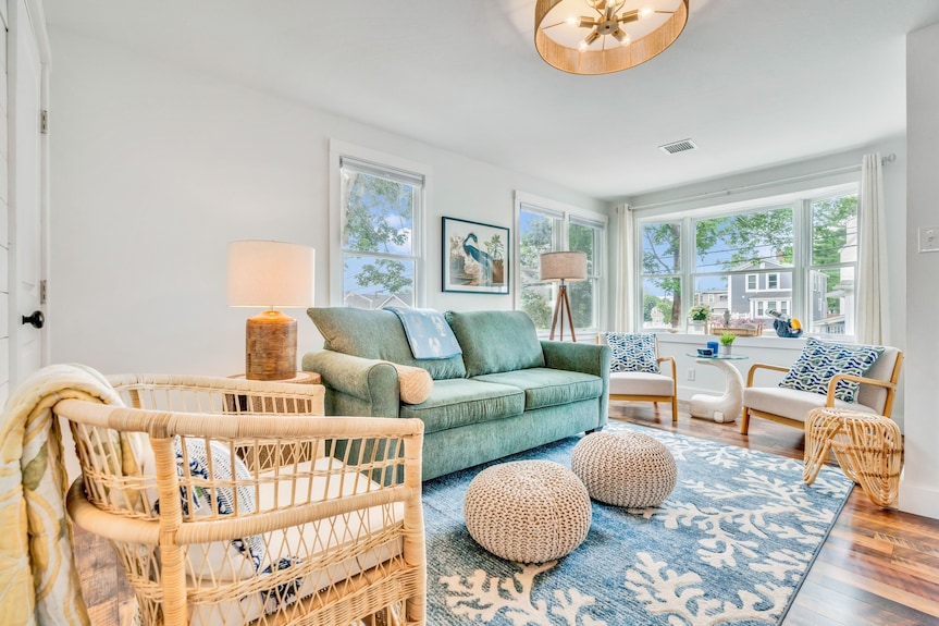 Updated Cozy Beach Cottage W/ Hot Tub: Walk To Beach & Town - Maine