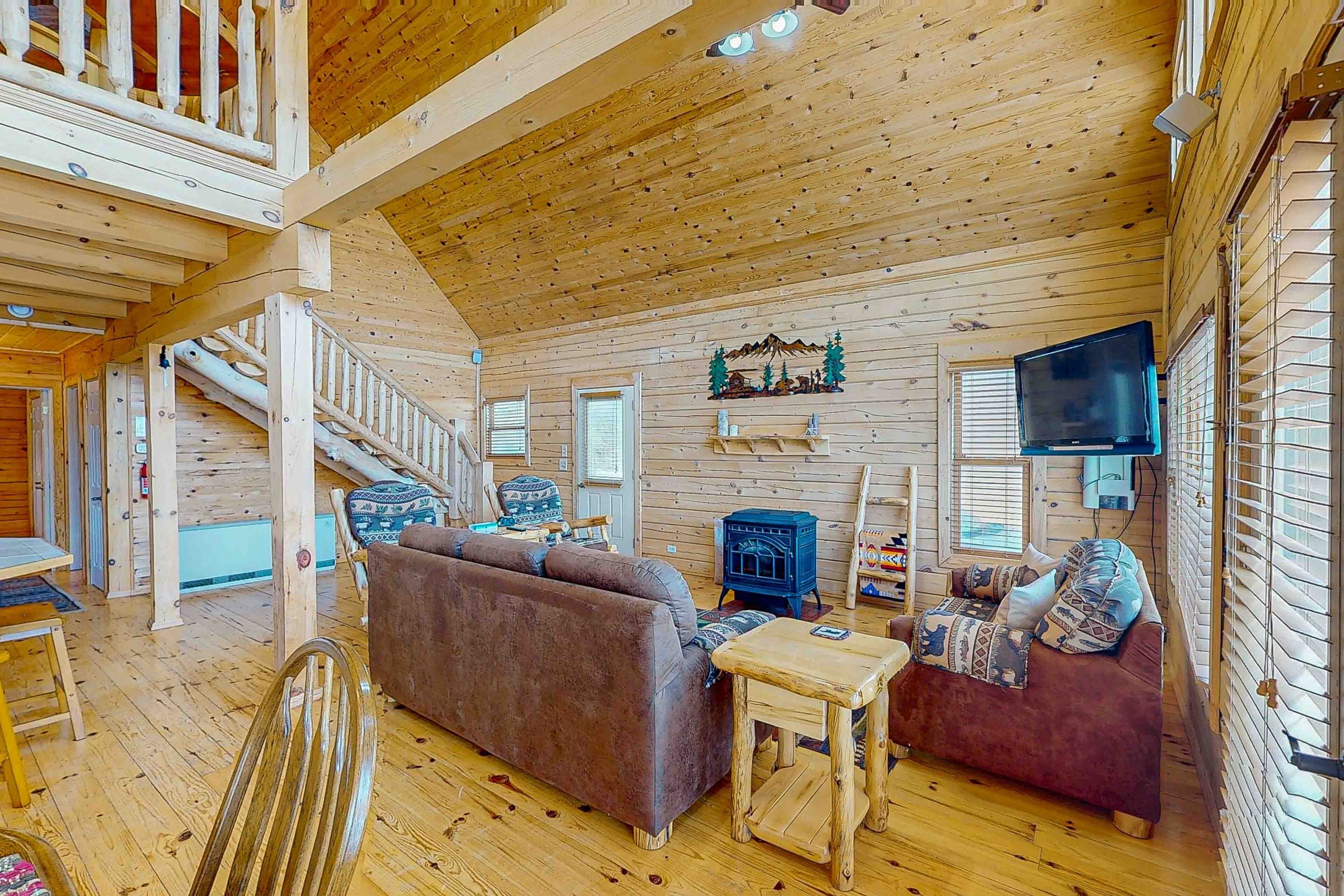 Airy Mountain Cabin With Vaulted Ceilings, Wifi, Deck Views, And Full Kitchen - South Fork, CO