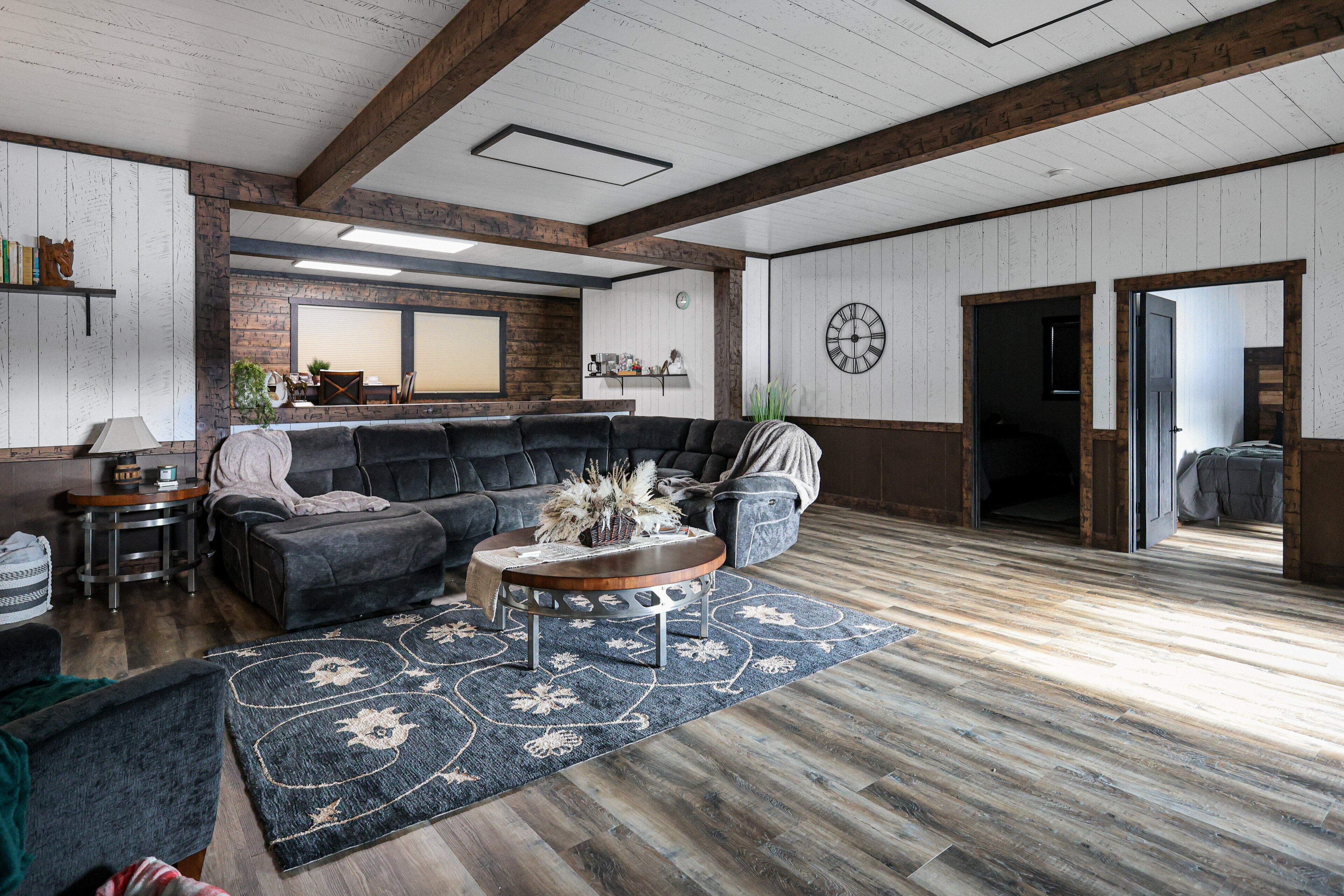 Modern 2br Appartment Attached To A Horse Barn And Arena. - Sturgis, MI