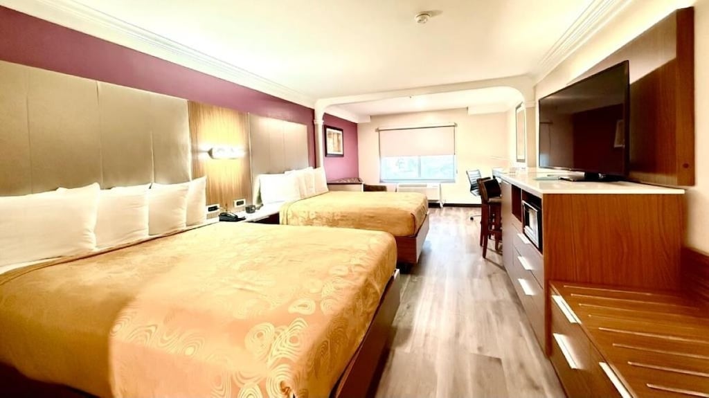 Quiet And Spacious Suite Near Hollywood Walk Of Fame Ideal For Families - Inglewood, CA