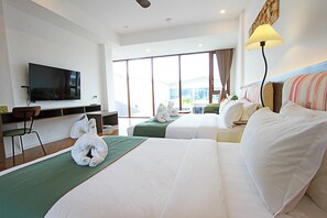 Villa Deluxe, pátio, vista para a piscina | Cofre no quarto, Wi-fi grátis 