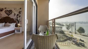Quarto Duplo Premium, varanda, vista para o lago | Varanda