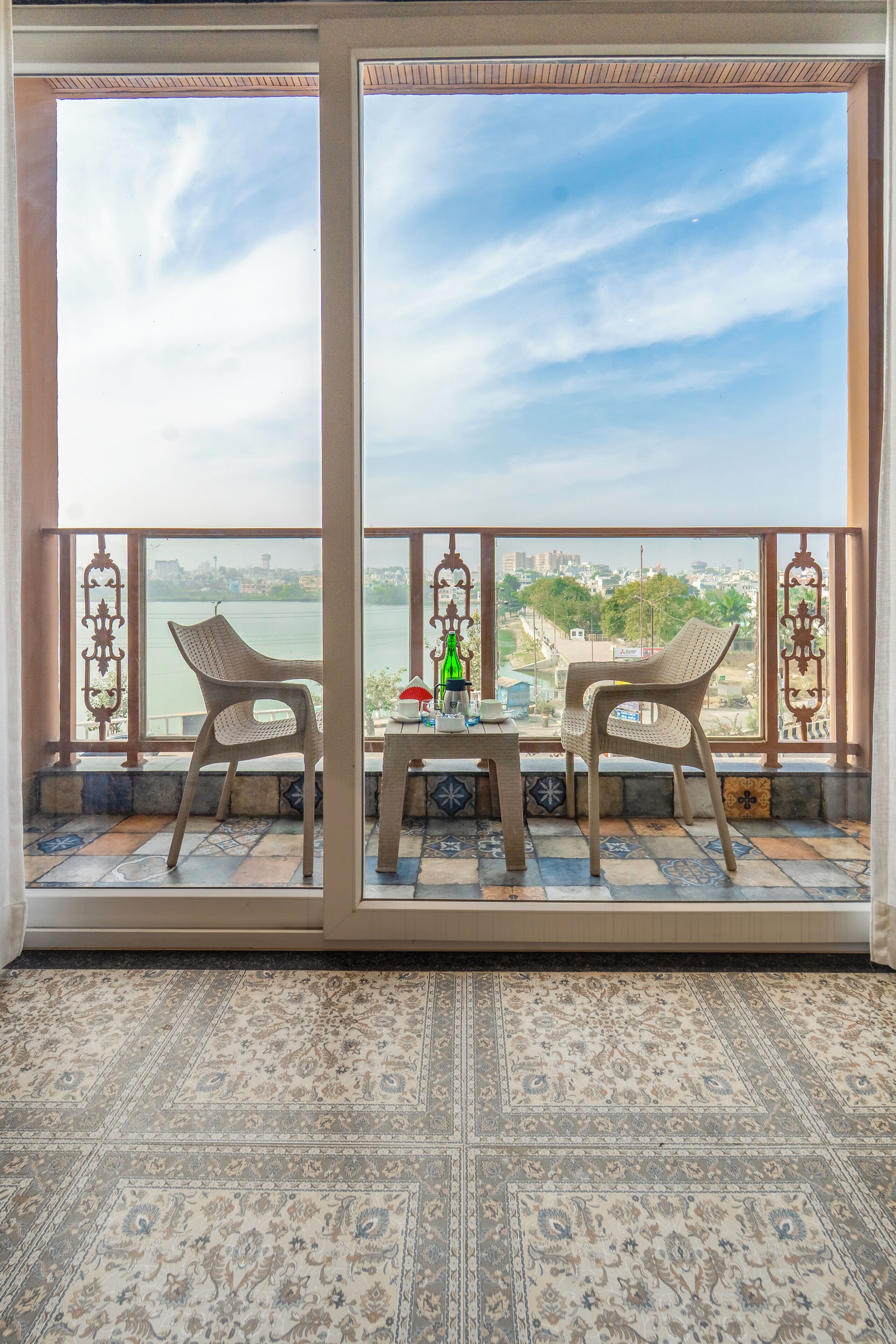 Quarto casal premium, sacada, vista para o lago | Vista da sacada