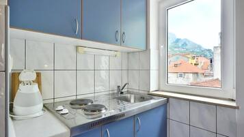 Estúdio (A2) | Cozinha privada | Um frigorífico, uma placa de cozinha, uma máquina de café expresso