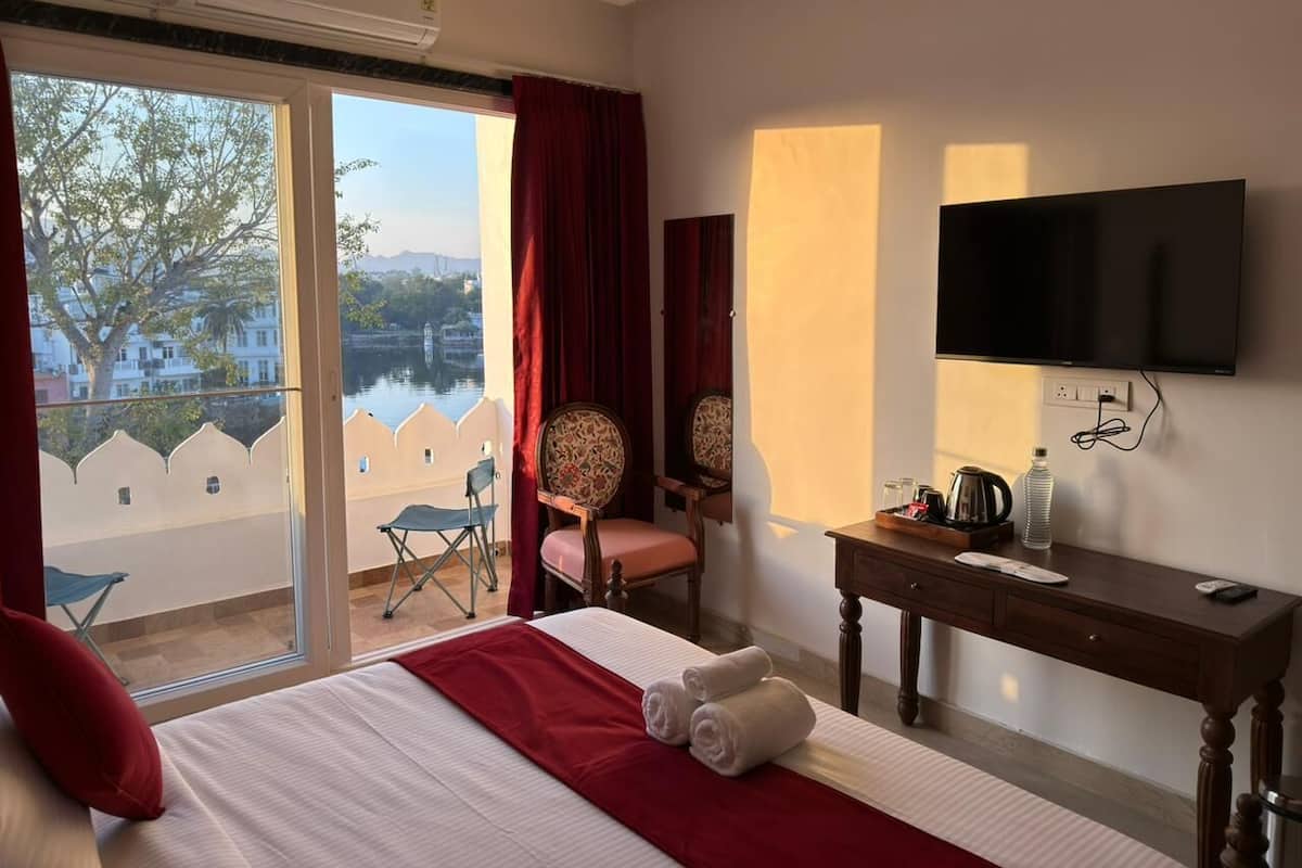 Quarto Premium, vista para o lago | Ferro/tábua de engomar, Wi-fi grátis