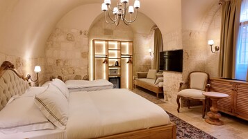 Tahmasp Family Room | Roupa de alta qualidade, minibar, ferro/tábua de engomar, Wi-fi grátis 