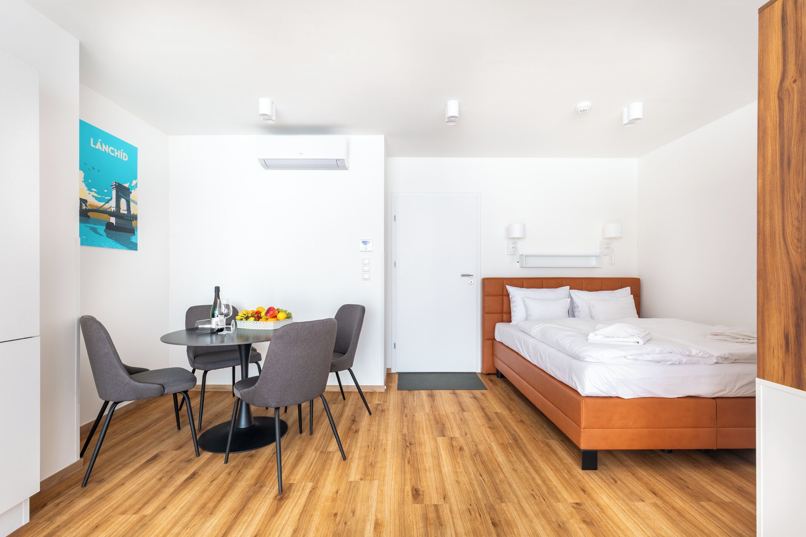 Estúdio Premium, 1 cama king-size e sofá-cama, vista para o jardim | Cortinas/cortinados opacos, quartos insonorizados, Wi-fi grátis 