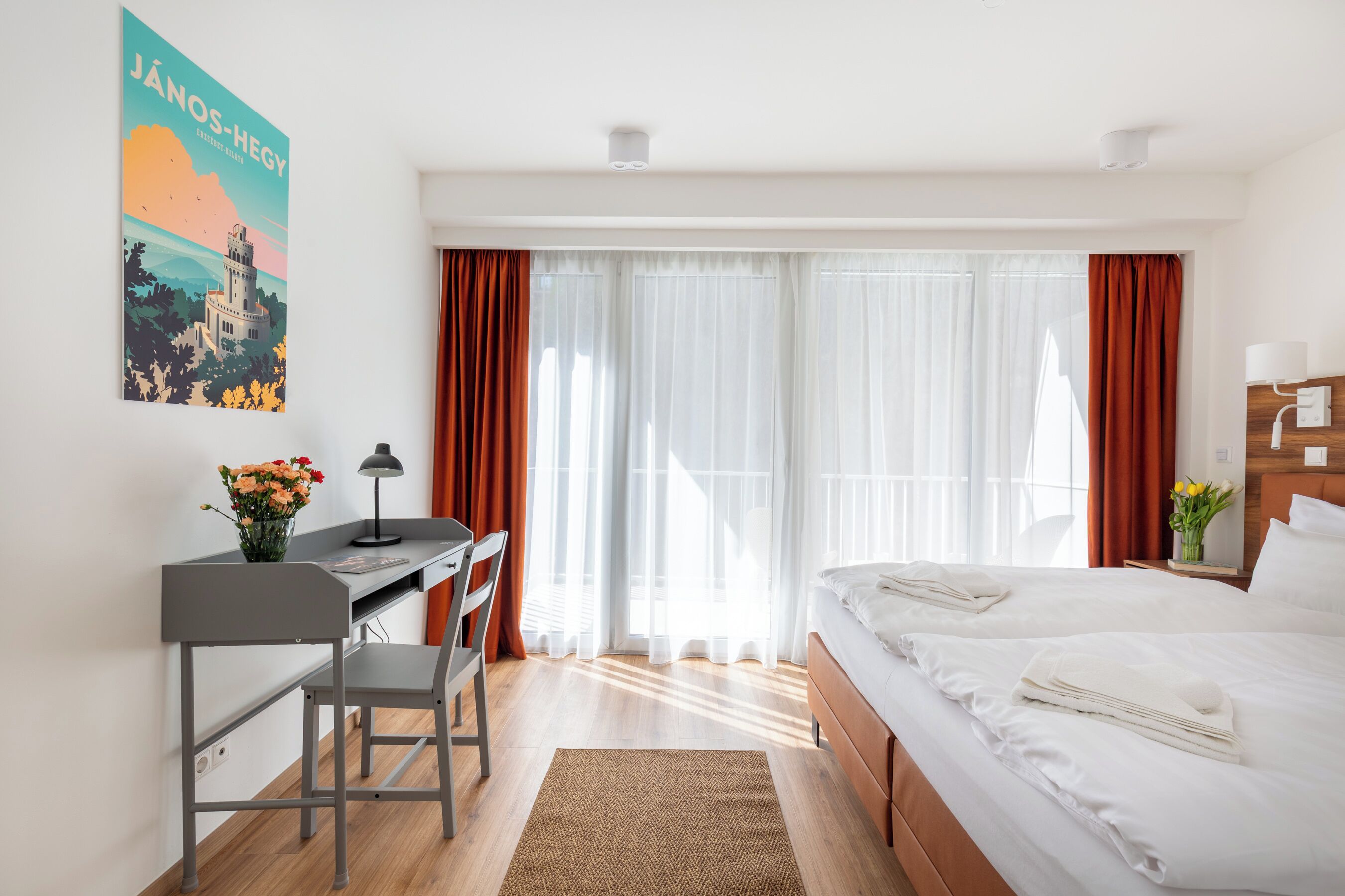 Cortinas/cortinados opacos, quartos insonorizados, Wi-fi grátis 