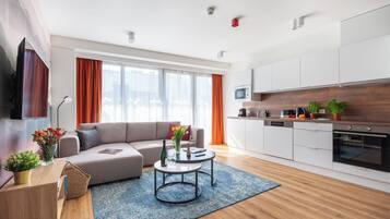 Smart TV de 100 cm com canais digitais, serviços de streaming