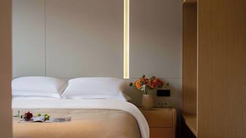 Quarto Duplo Básico | Com decoração personalizada, com mobília individualizada, Wi-fi grátis