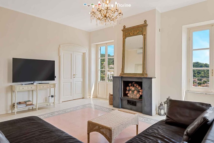 Villa La Levante Is A Splendid Period Villa Located In An Elegant And Residential Position, Surrounded By Nature But At The Same Time Close To The Main Services. This Elegant Residence Offers A Unique Living Experience, Characterized By Comfort And Refin - Manarola