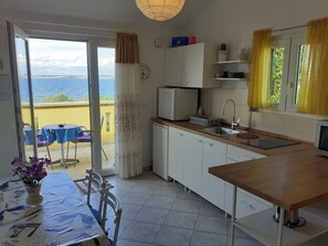 Estúdio (A1) | Cozinha privada | Geladeira, micro-ondas, cooktop, máquina de café expresso