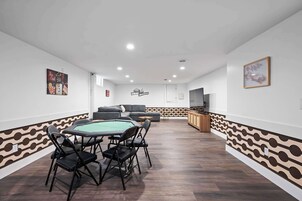 Casa, várias camas, banheira de hidromassagem grande, vista para o jardim (Nookside Grand Estate) | Interior