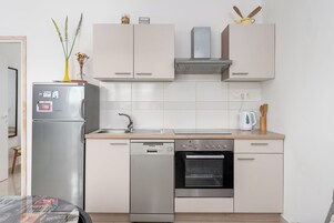 Apartamento (A1) | Cozinha privada | Geladeira, fogão, cooktop, lava-louças