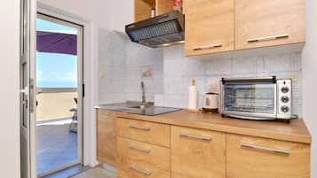 Apartamento (A3) | Cozinha privada | Geladeira, micro-ondas, fogão, cooktop