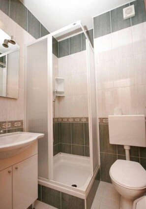 Apartamento (A1) | Casa de banho | Um polibã