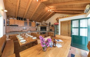 Casa | Cozinha privada | Um frigorífico, um micro-ondas, um forno, uma placa de cozinha 