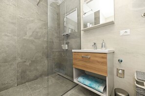 Apartamento (A4) | Casa de banho | Um polibã, toalhas fornecidas, sabão, champô 