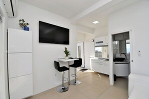 Estúdio (A1) | Cozinha privada | Geladeira, cooktop, chaleira elétrica, torradeira