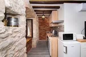 Apartamento (A1) | Cozinha privada | Geladeira, micro-ondas, fogão, cooktop